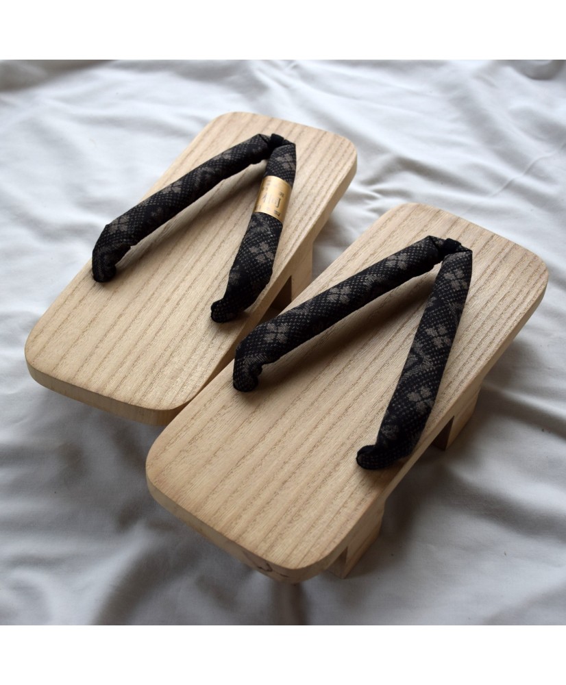 Geta - traditional Japanese wooden sandals - on sale on our e-shop