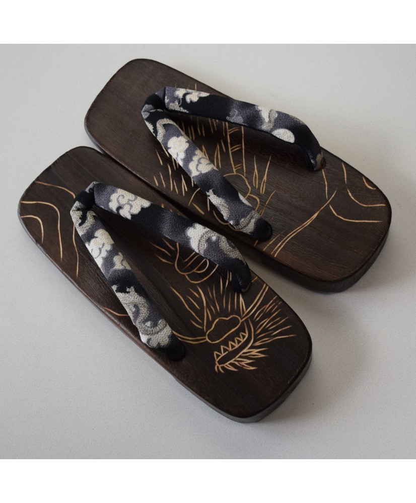 ITTOBORI GETA carved by Japanese craftsmen
