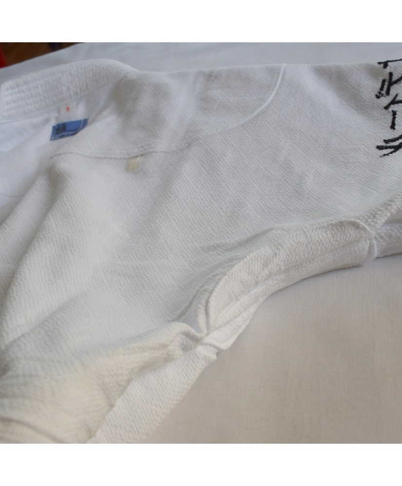 Chaqueta de aikido iwata miyabi. Keikogi ligero, suave, muy práctico.